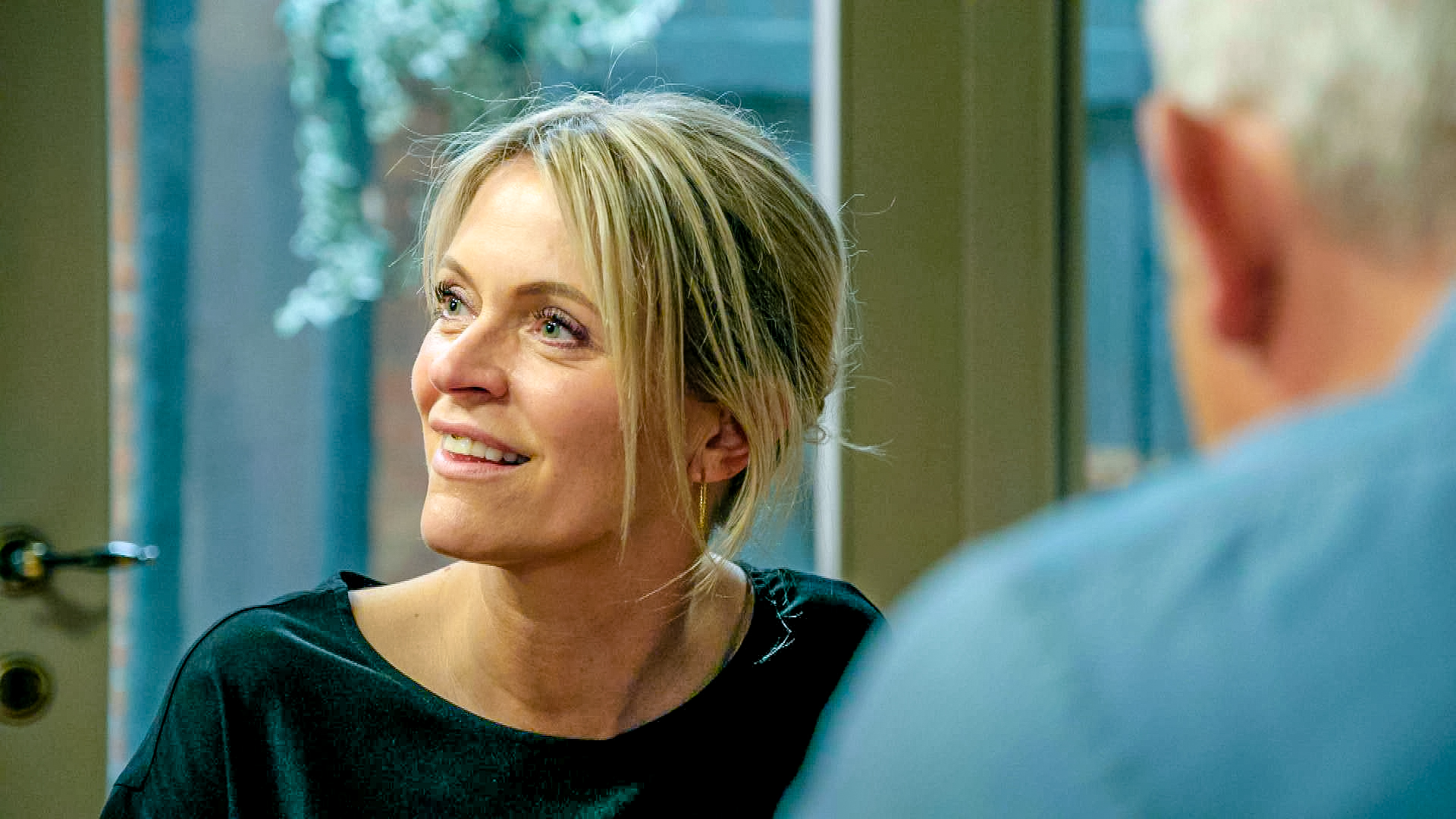 Zorgen op set van Familie: ‘zij loopt er zo triestig bij’ - Vipnieuws.be