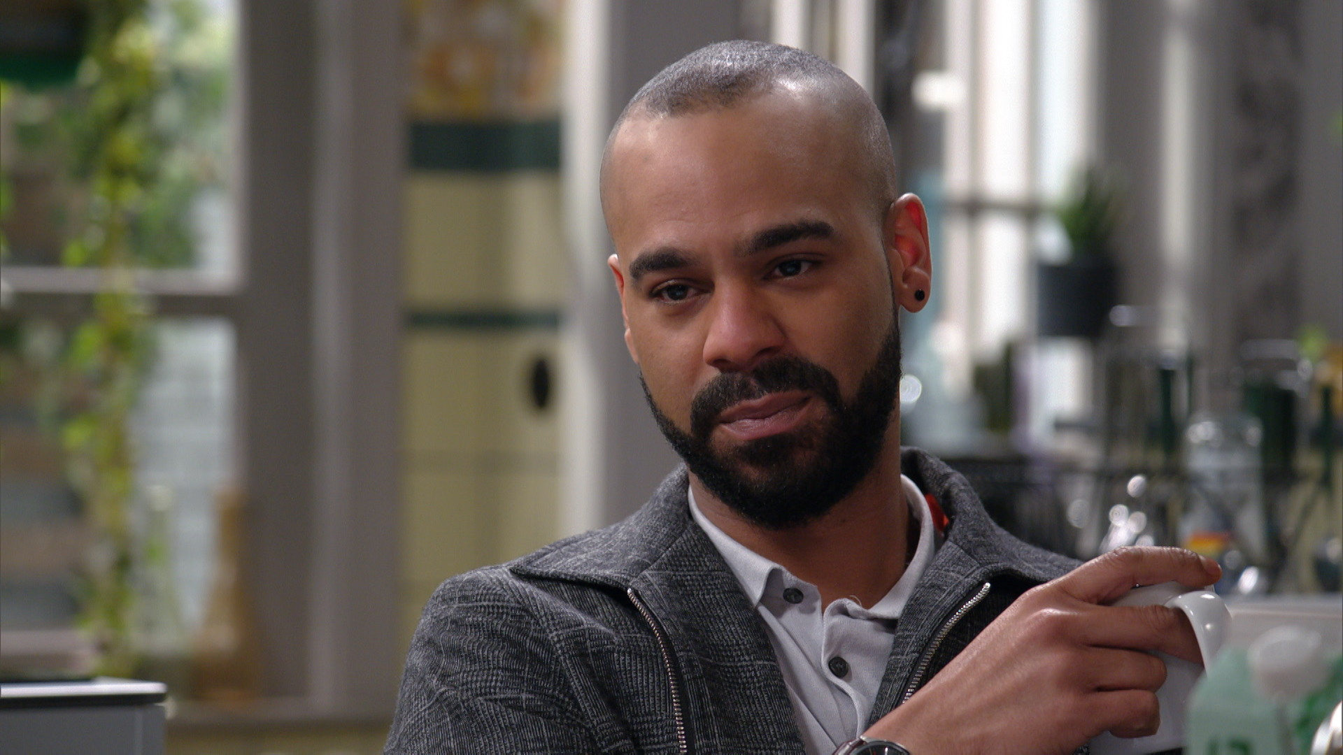 Thuis-acteur overwoog carrière als gigolo: “goede manier om geld te ...