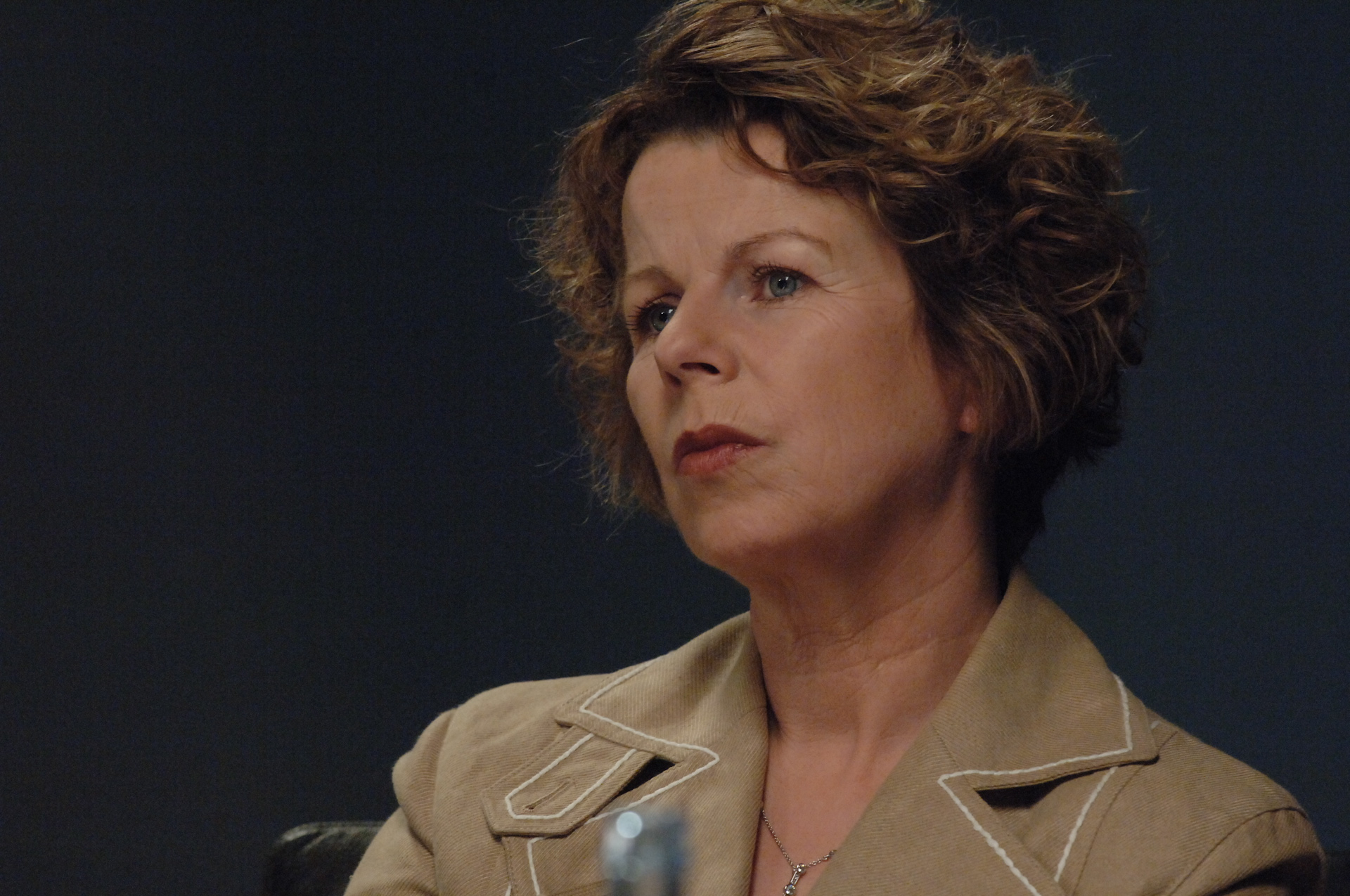 Thuis-actrice Karin Tanghe onthult pijnlijk verhaal: “onmacht en ...