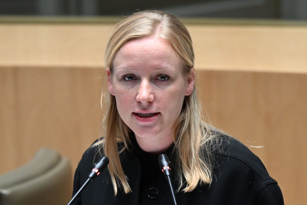 Melissa Depraetere: “mijn moeder vindt dat verschrikkelijk” - Vipnieuws.be